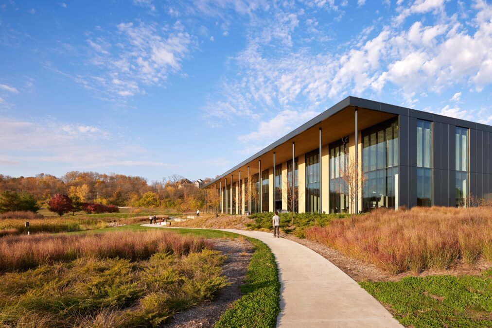 Oaks on Grand :: STRAW Abodo® Vulcan Cladding - reSAWN TIMBER co.